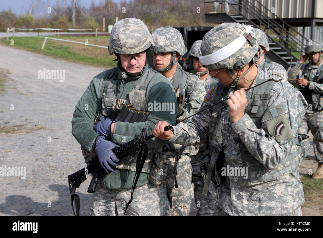 U.S. Army National Guard personnel daily duties and life. Working ...