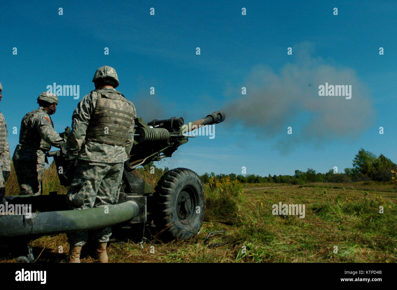 100918-A-T5311-124.jpg A 105mm high explosive round leaves the tube of ...