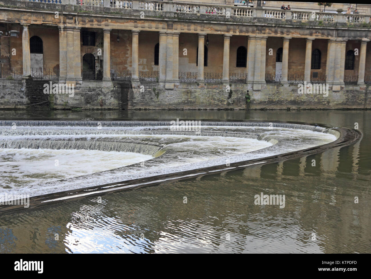 Curved weir hi-res stock photography and images - Alamy