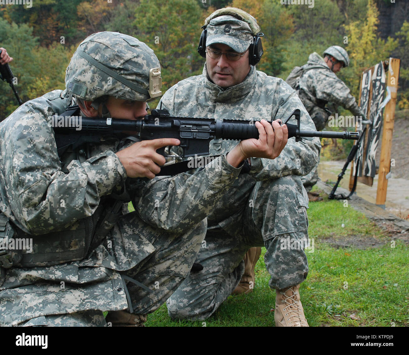 U.S. Army National Guard personnel daily duties and life. Working ...
