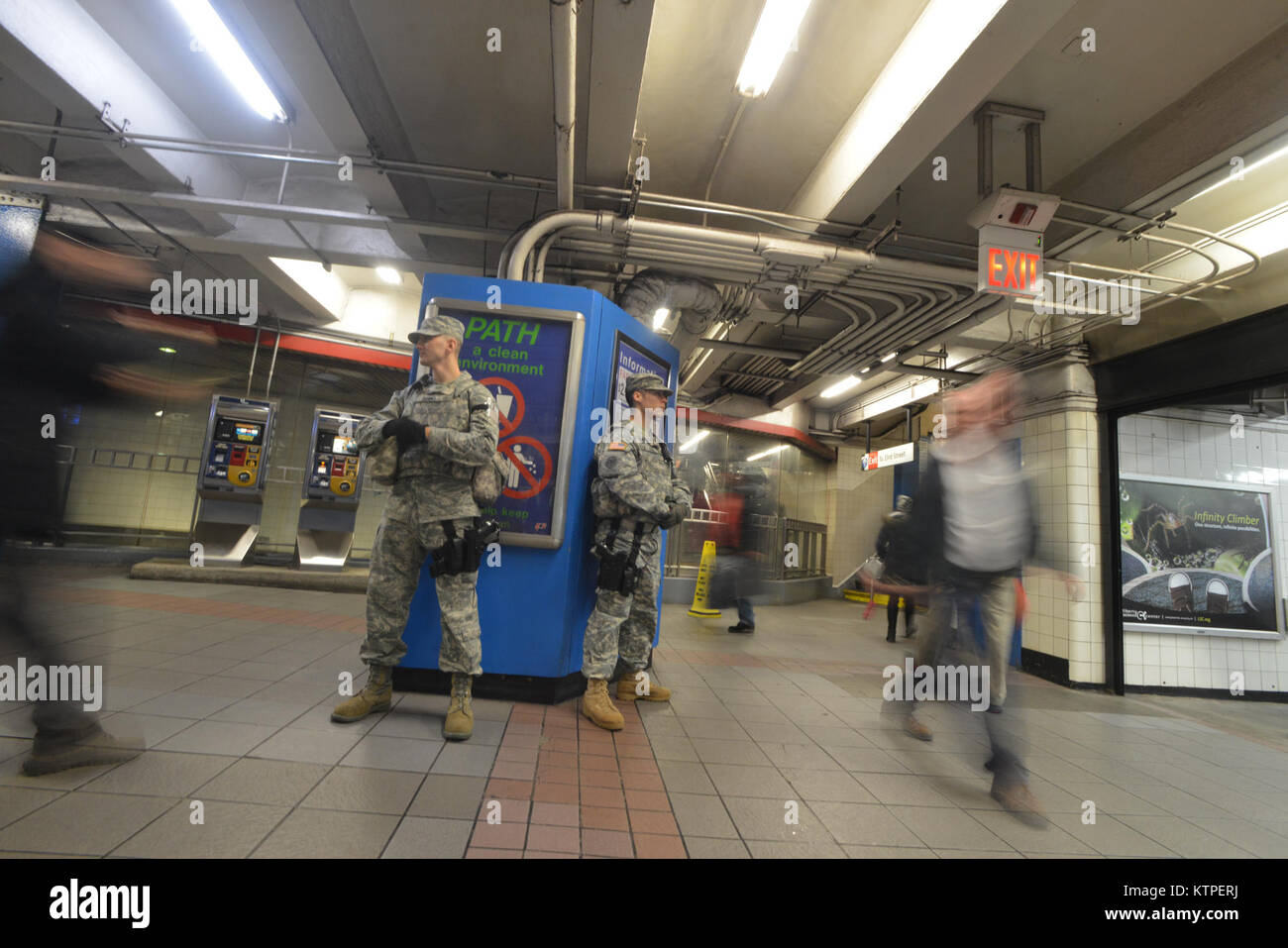 NEW YORK, NY - New York National Guard Soldiers and Airmen assigned to ...
