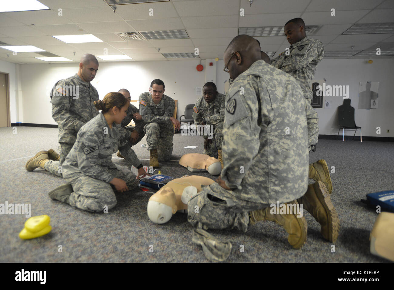 NEW YORK, NY - Soldiers and Airmen with Joint Task Force Empire Shield ...