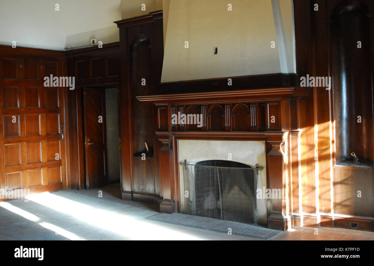 The commander's suite in the New York Army National Guard's Harlem ...