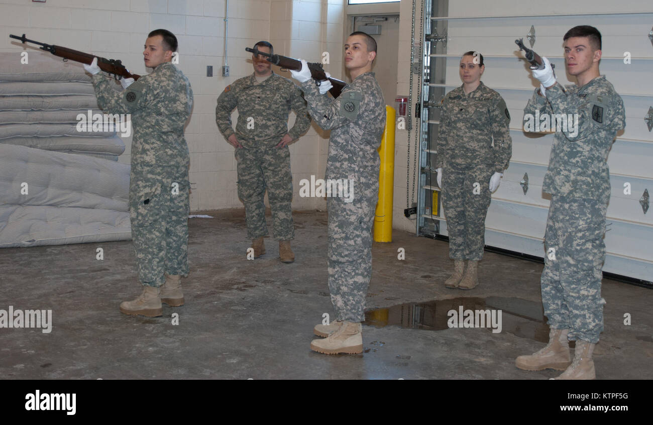 New York Army National Guard Honor Guard members practice firing party ...