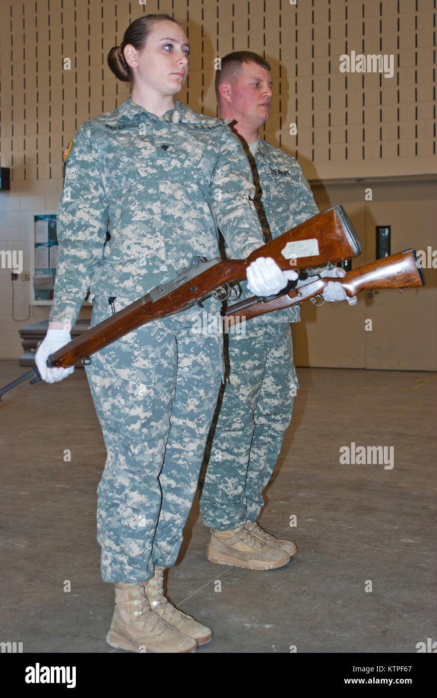 New York Army National Guard Honor Guard members Spec. Dana Kelly and ...