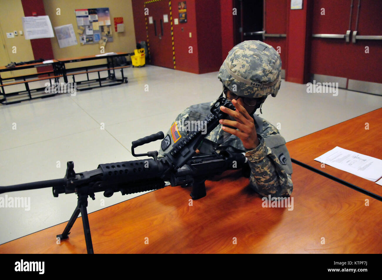 Sgt. Laila Barnes disassembles, inspects and reassembles an M249 SAW ...