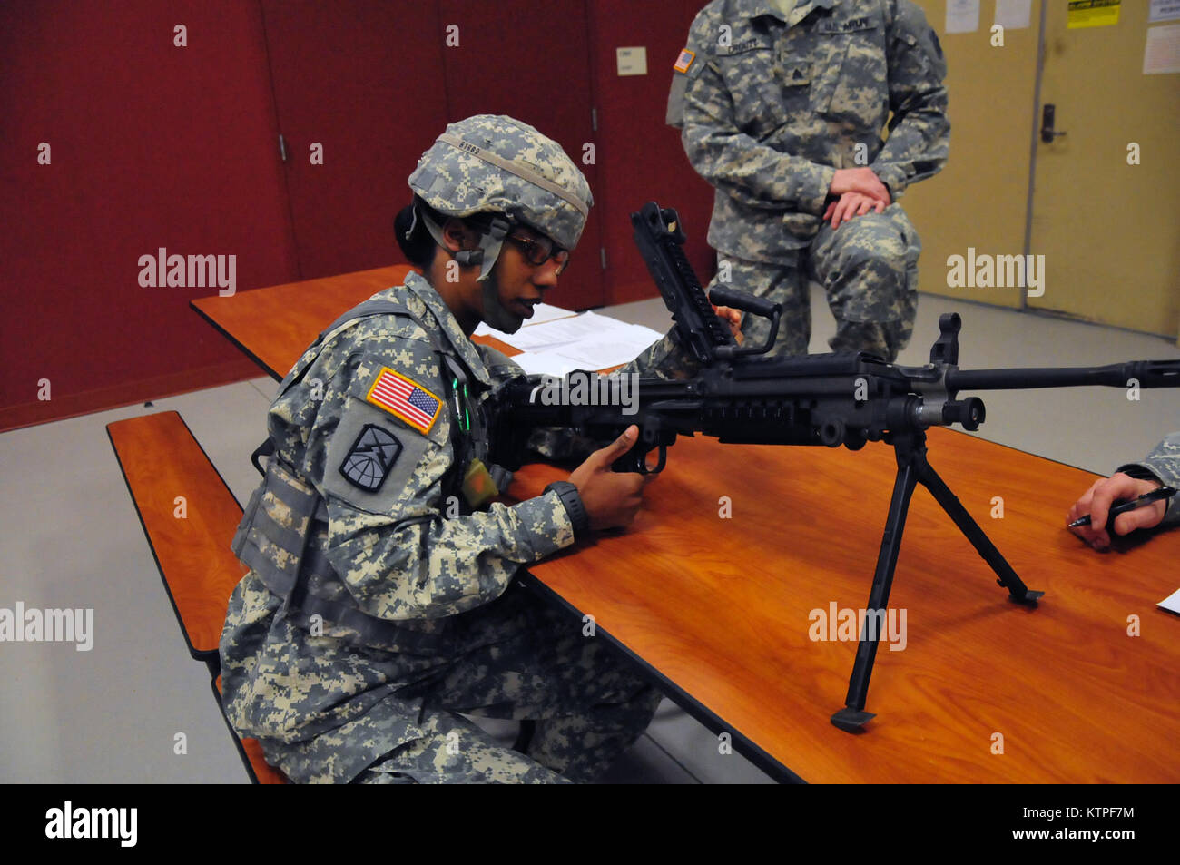 Sgt. Laila Barnes disassembles, inspects and reassembles an M249 SAW ...