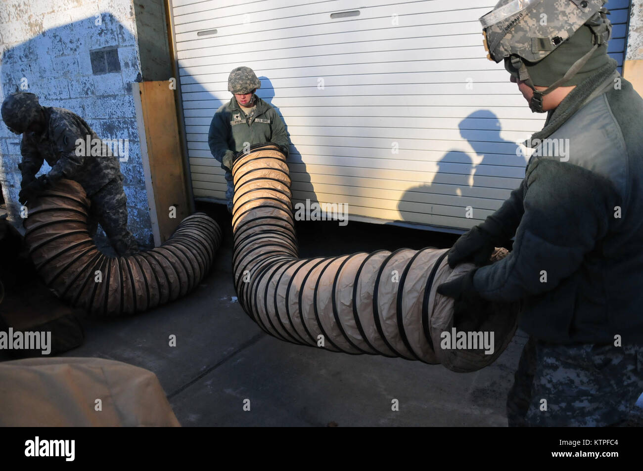 42nd Infantry Soldiers work to assemble a heating/cooling trailer ...