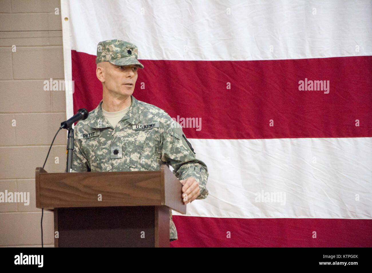Lt. Col. Henry S. Pettit, the outgoing commander of Recruiting and ...
