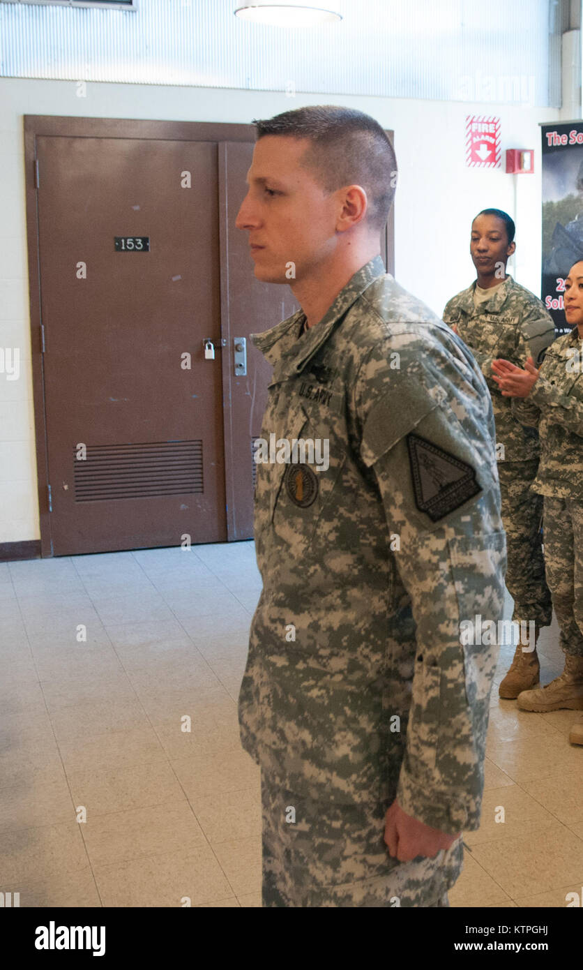 U.S. Army National Guard personnel daily duties and life. Working ...