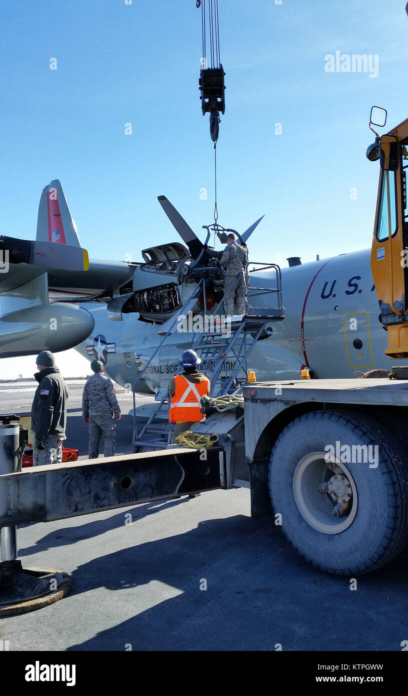 109th Airlift Squadron Stock Photos & 109th Airlift Squadron Stock ...