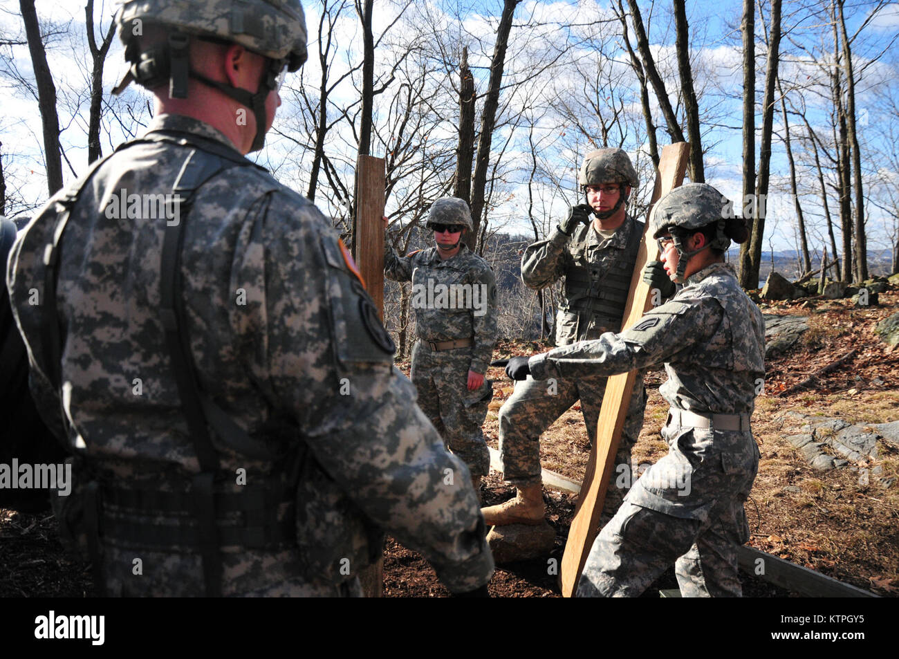 42nd Inf. Div. Soldiers from Headquarters Services Company determine ...