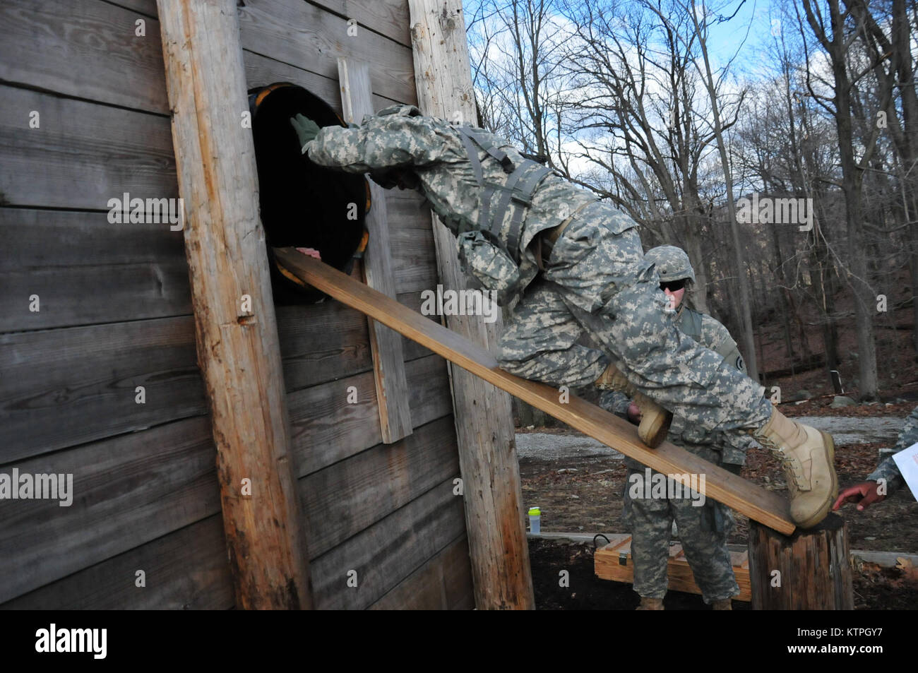42nd Inf. Div. Soldiers from Headquarters Services Company determine ...