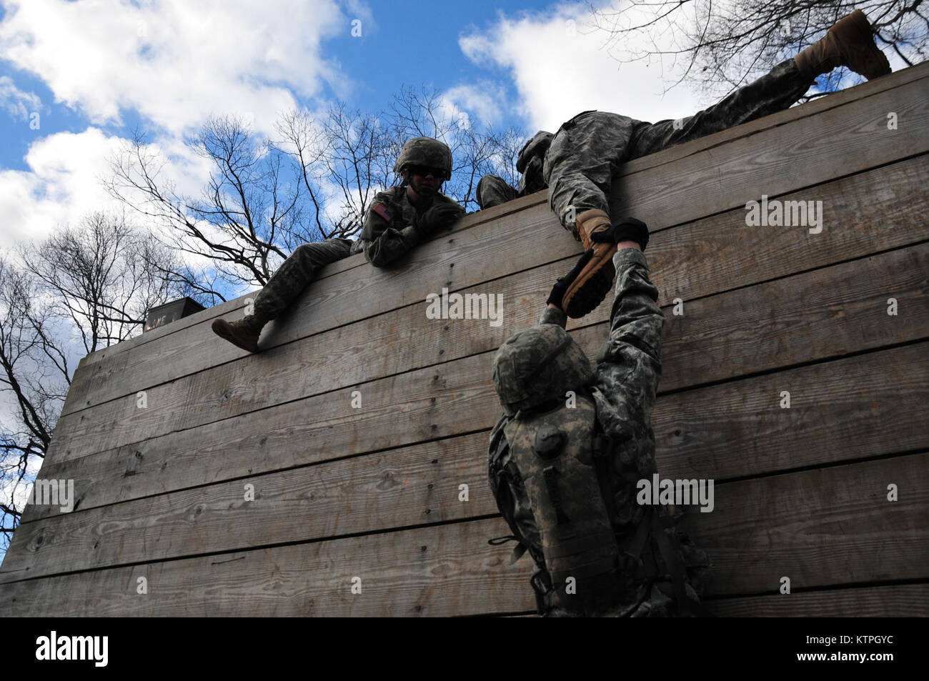 42nd Inf. Div. Soldiers from Headquarters Services Company determine ...