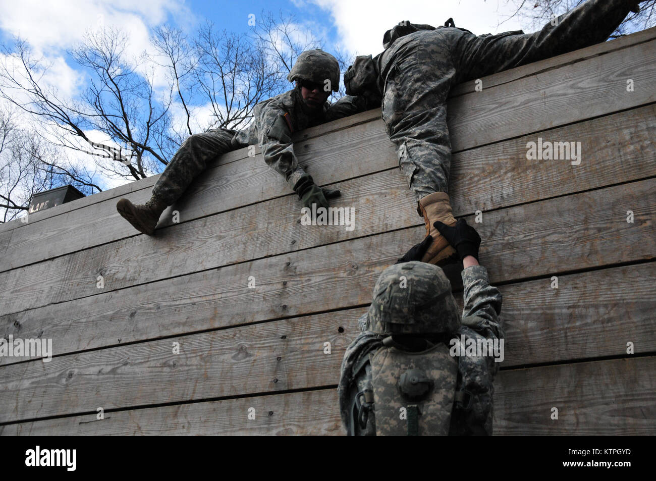 42nd Inf. Div. Soldiers from Headquarters Services Company determine ...