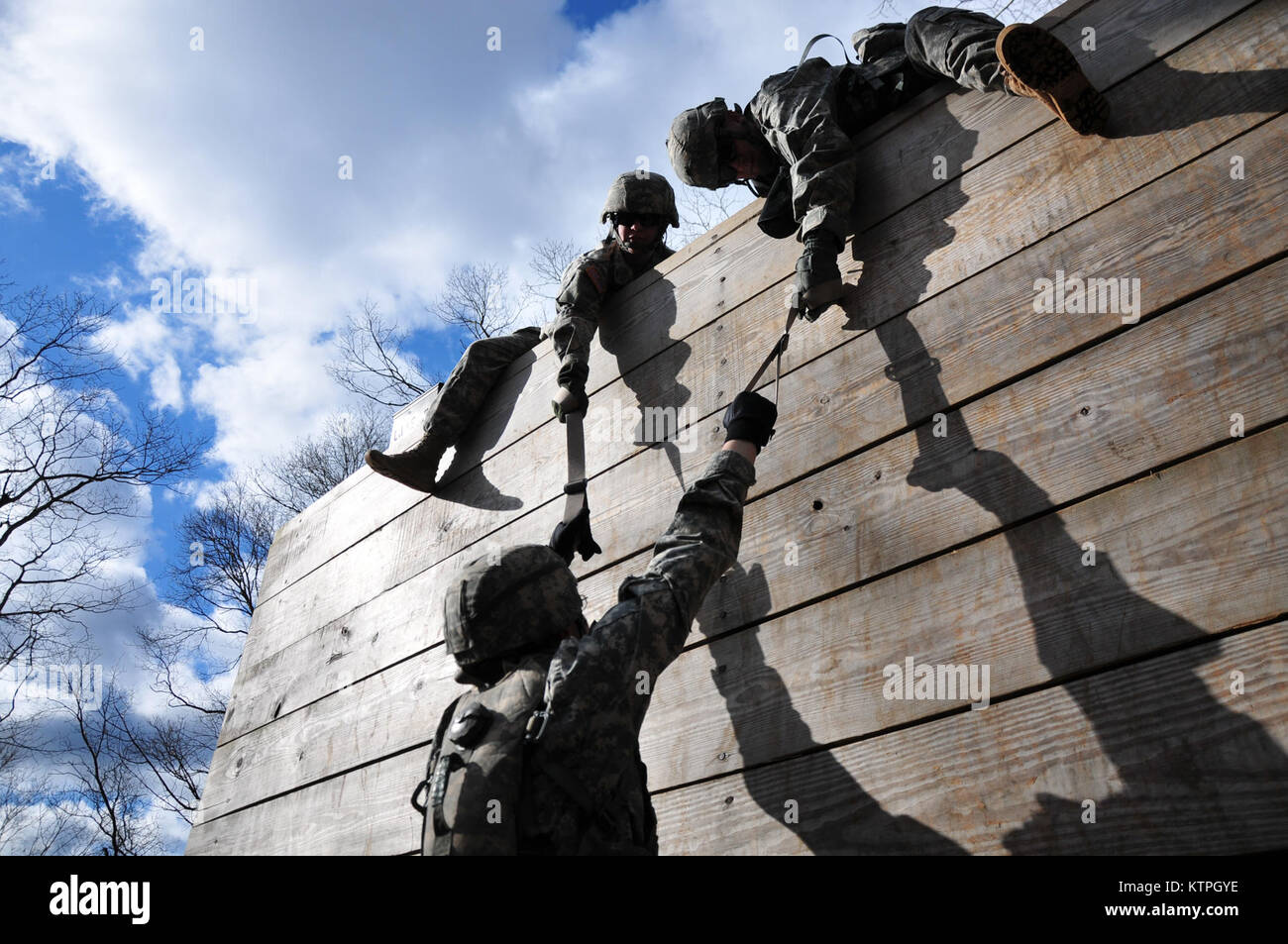 42nd Inf. Div. Soldiers from Headquarters Services Company determine ...