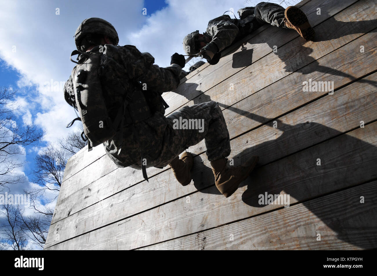 42nd Inf. Div. Soldiers from Headquarters Services Company determine ...