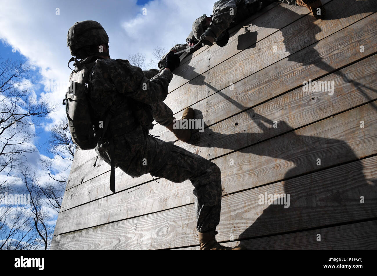 42nd Inf. Div. Soldiers from Headquarters Services Company determine ...