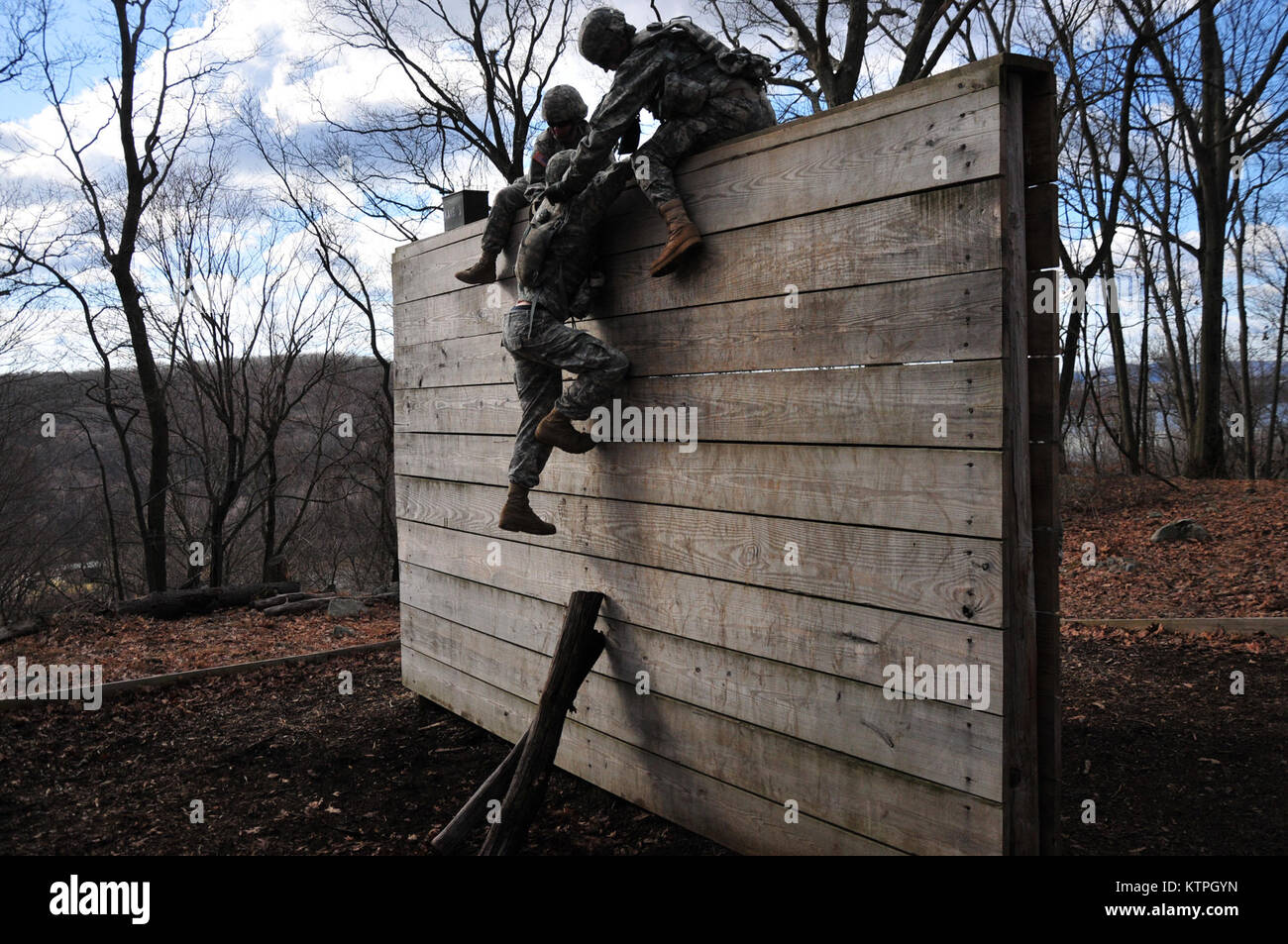 42nd Inf. Div. Soldiers from Headquarters Services Company determine ...