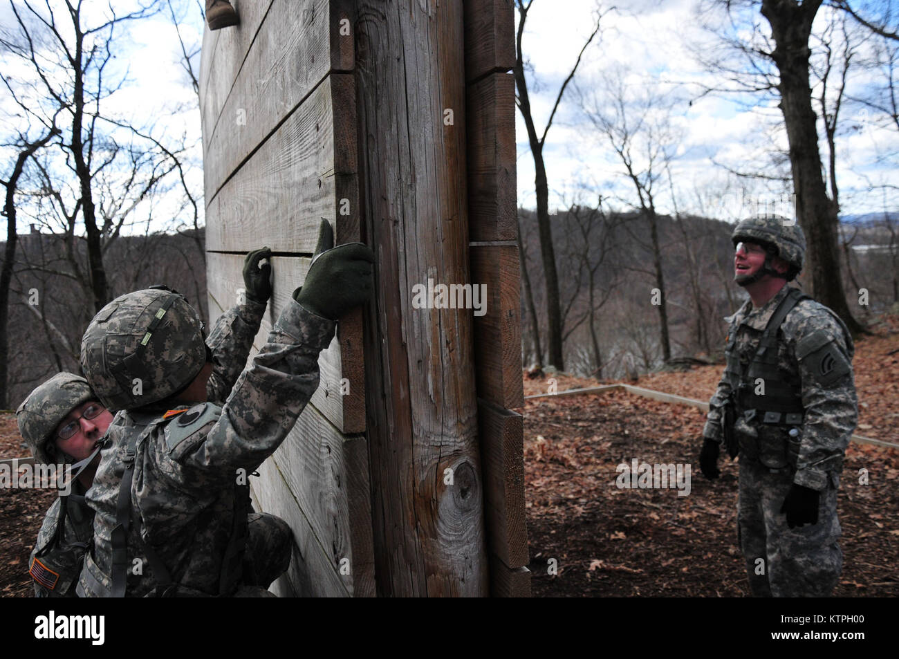 42nd Inf. Div. Soldiers from Headquarters Services Company determine ...