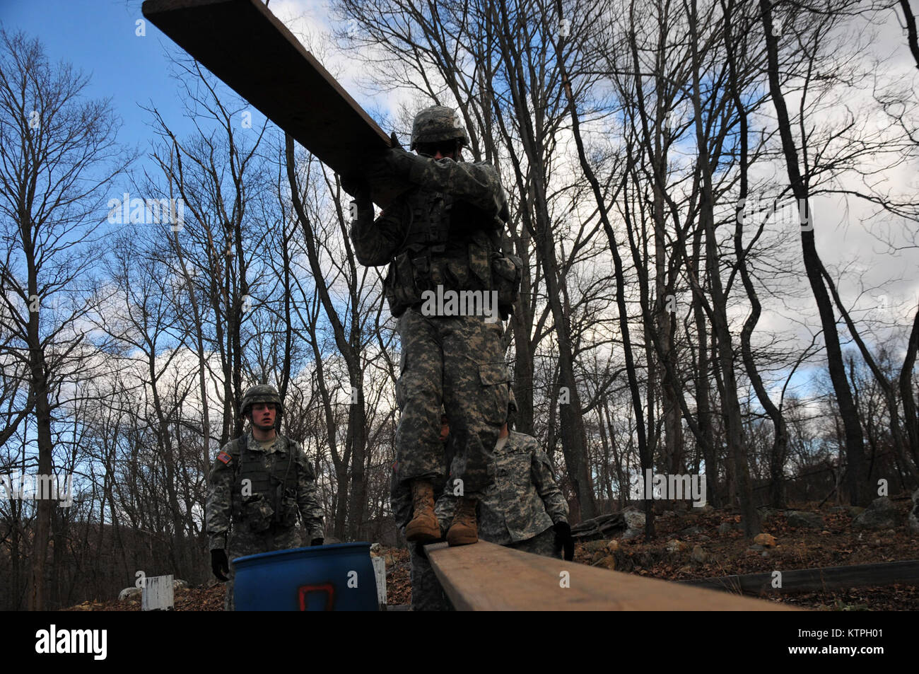 42nd Inf. Div. Soldiers from Headquarters Services Company determine ...