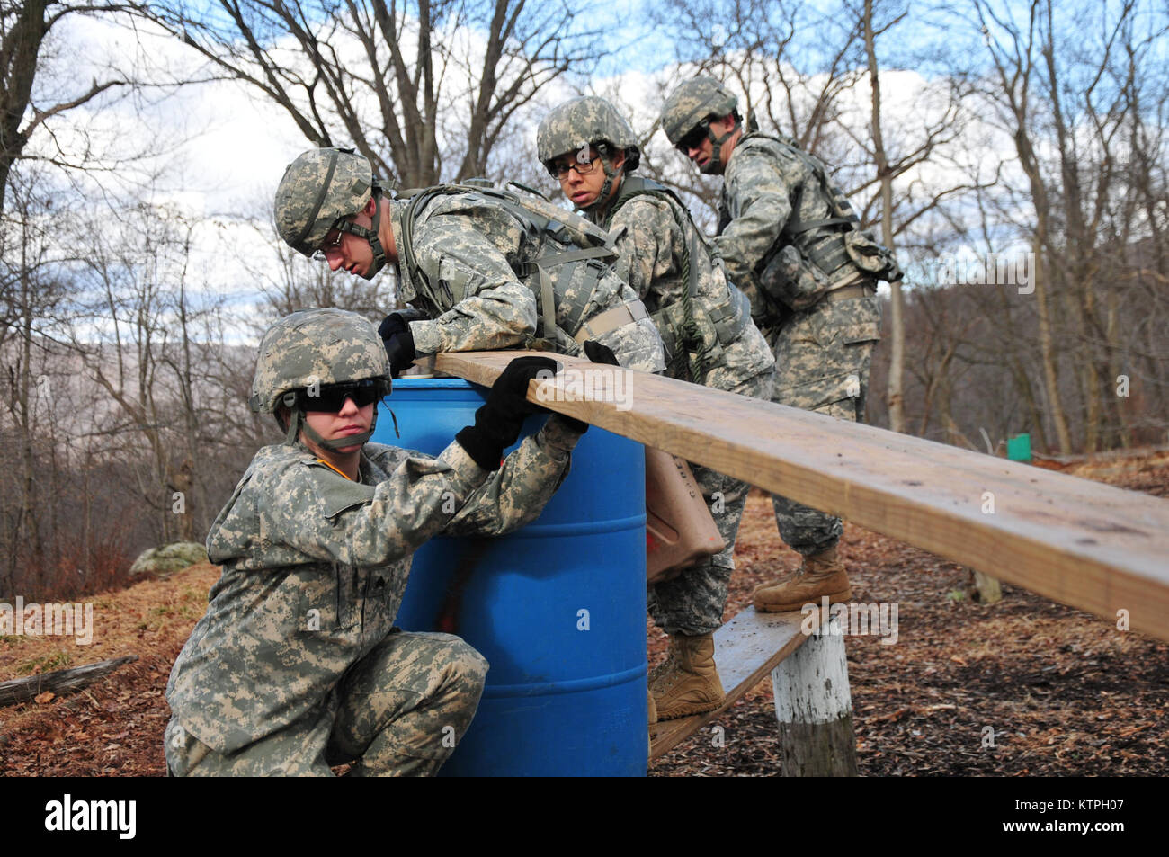 42nd Inf. Div. Soldiers from Headquarters Services Company determine ...