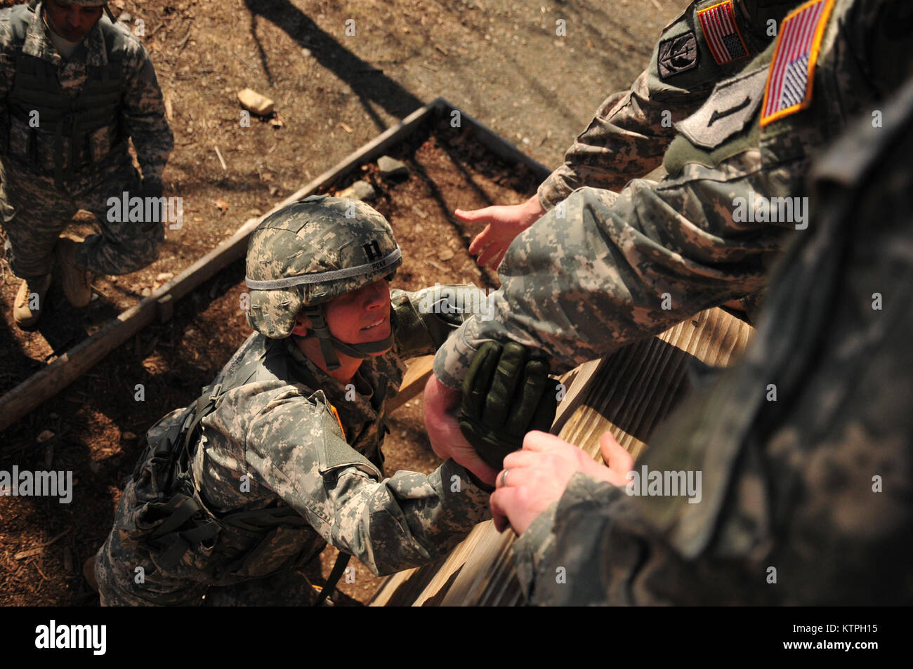 42nd Inf. Div. Soldiers from Headquarters Services Company determine ...