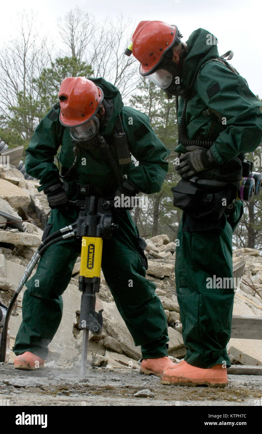 Soldiers from Alpha Company, 27th Brigade Special Troops Battalion ...