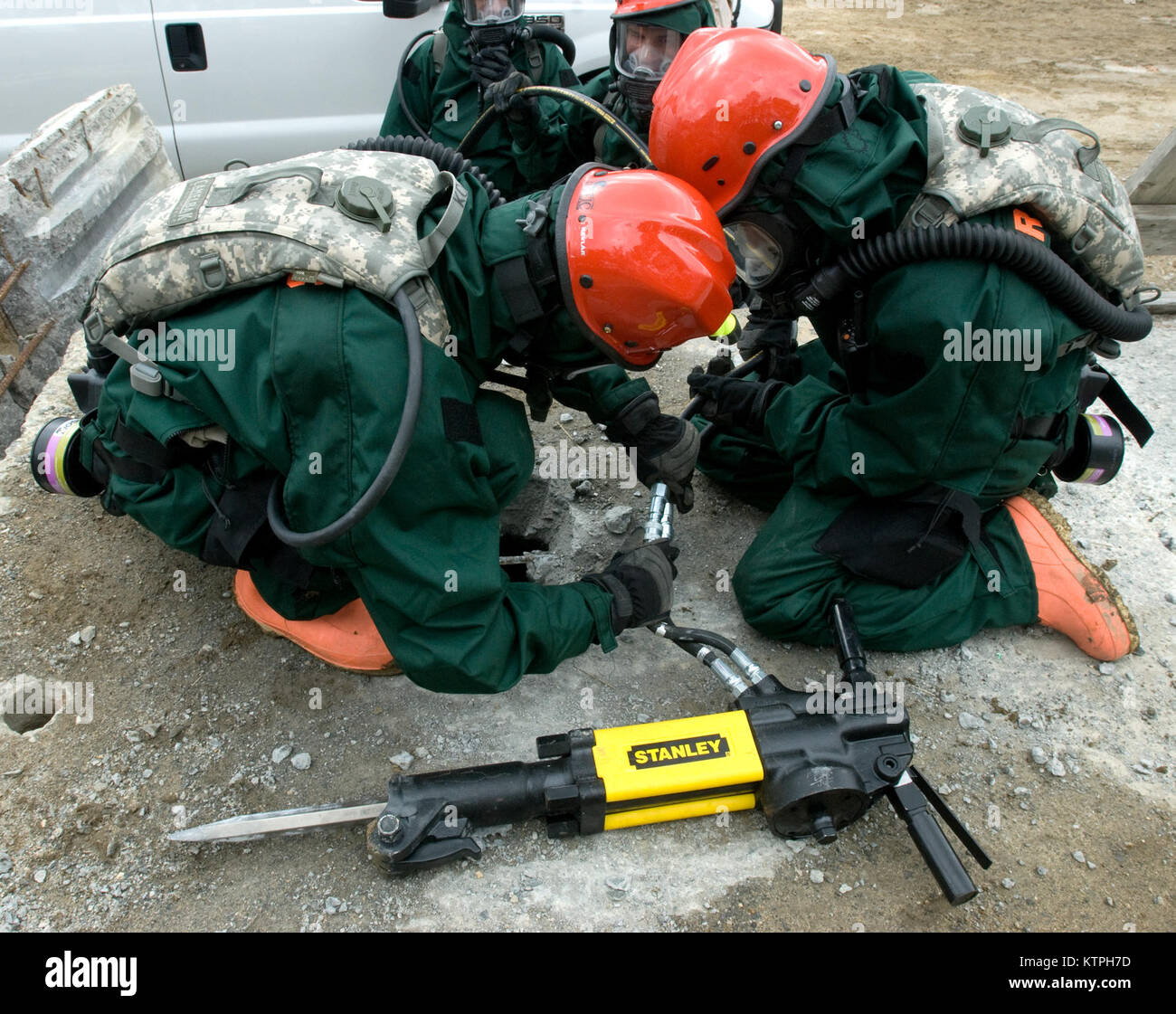 Soldiers from Alpha Company, 27th Brigade Special Troops Battalion ...