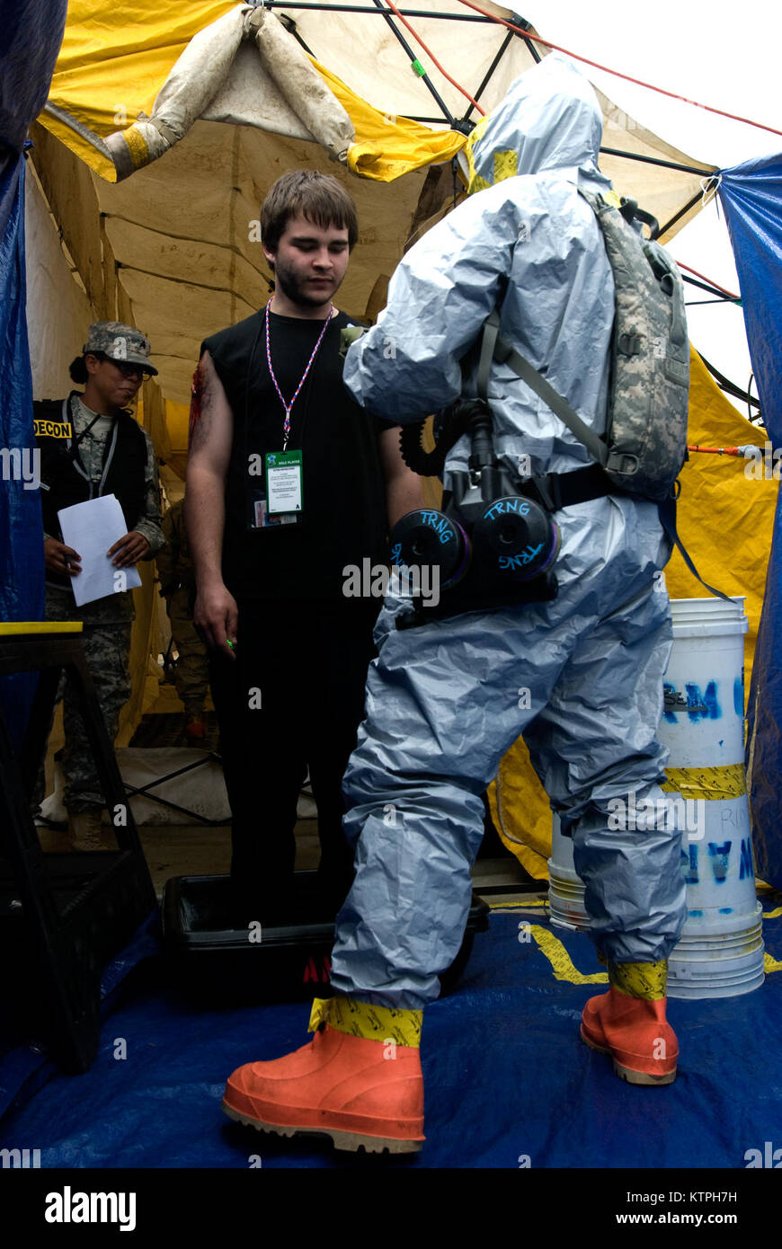 Soldiers from the 2-101st Cavalry conduct decontamination operations ...