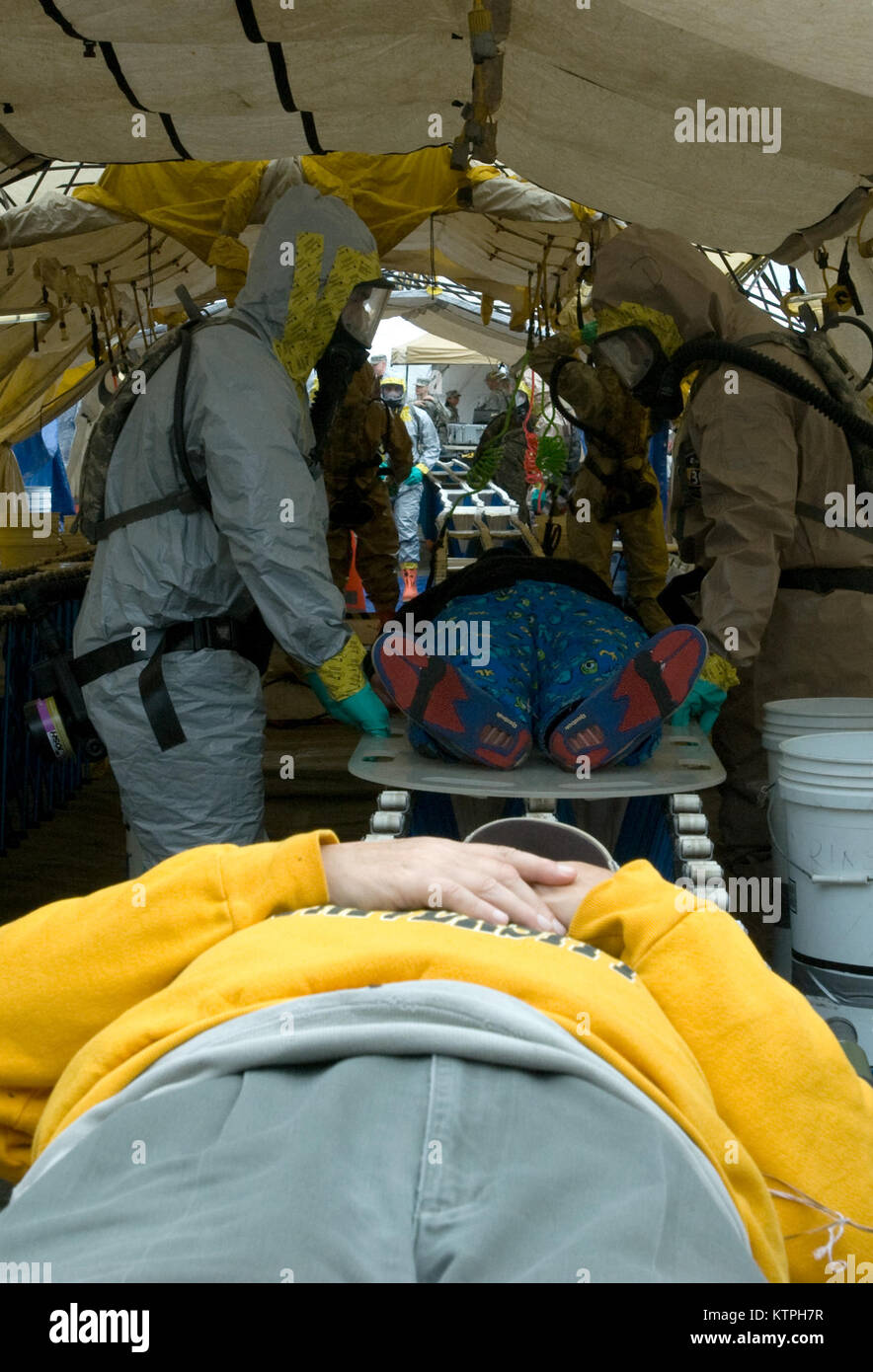 Soldiers from the 2-101st Cavalry conduct decontamination operations ...