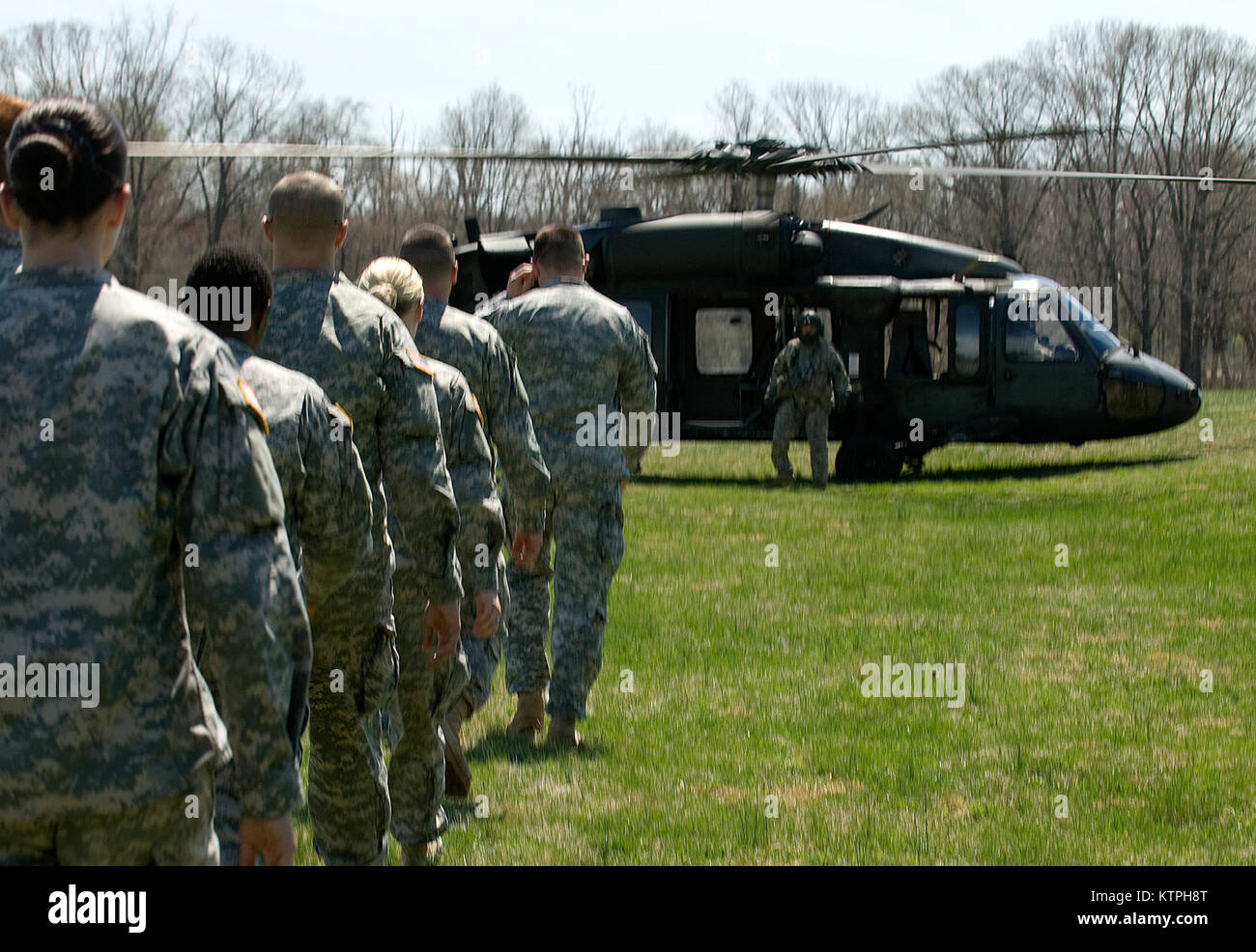 U.S. Army National Guard personnel daily duties and life. Working ...