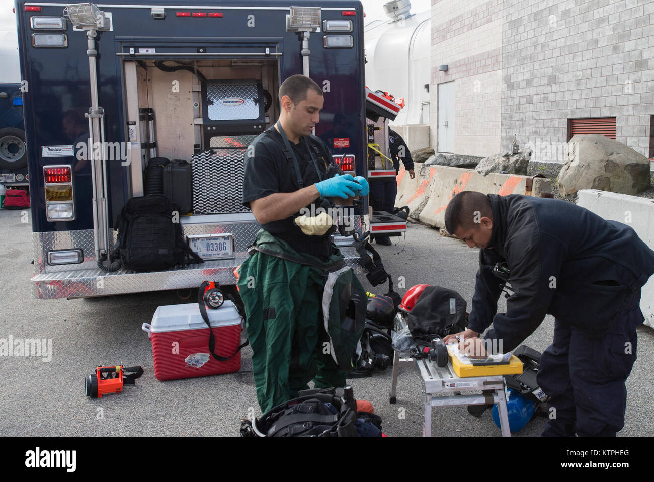 Members of the New York National Guard's 24th Civil Support Team train ...