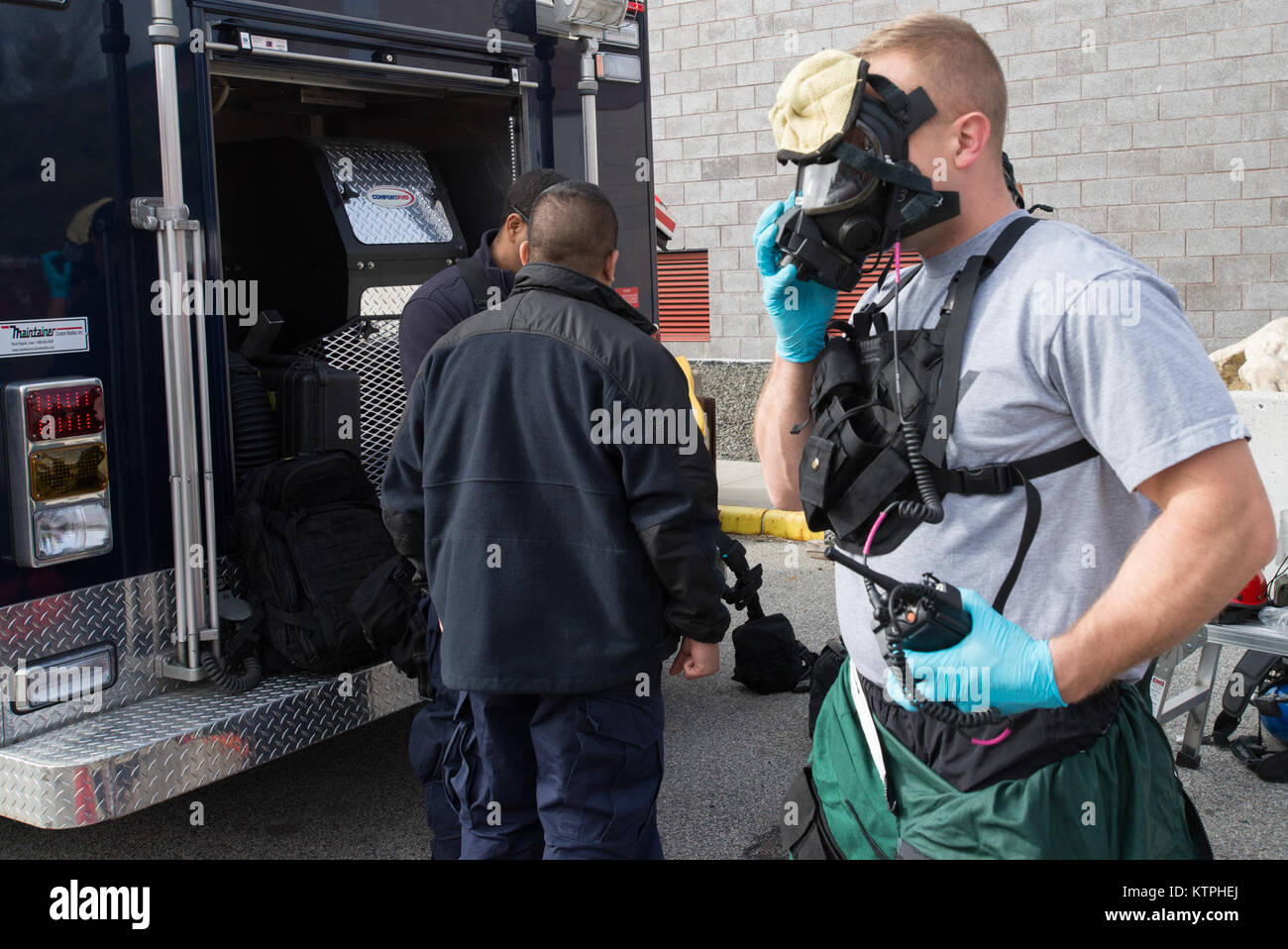 Members of the New York National Guard's 24th Civil Support Team train ...