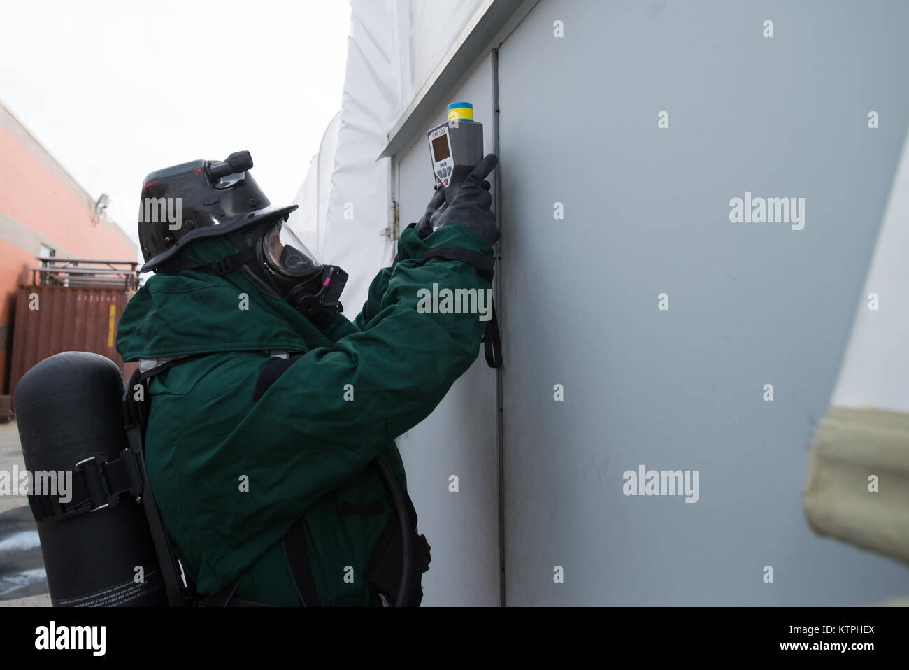 Members of the New York National Guard's 24th Civil Support Team train ...