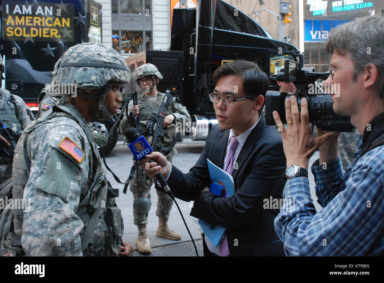 A New York Army National Guard Soldier from the 1st Battalion 69th ...