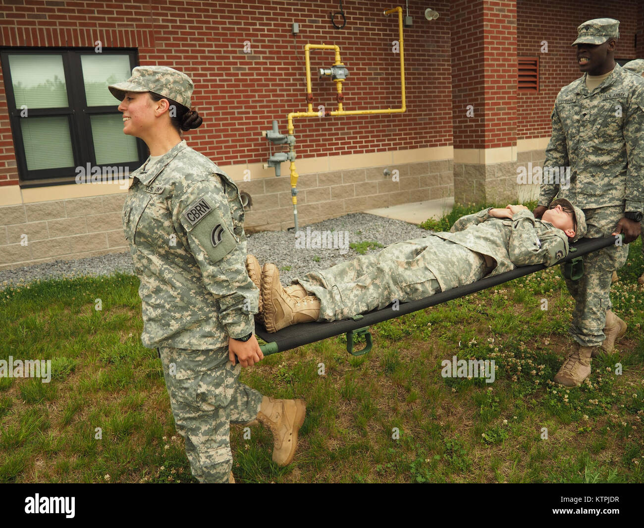 Pfc. Raya Strout and Spc. Benna Stuart of the 42nd Infantry Division ...