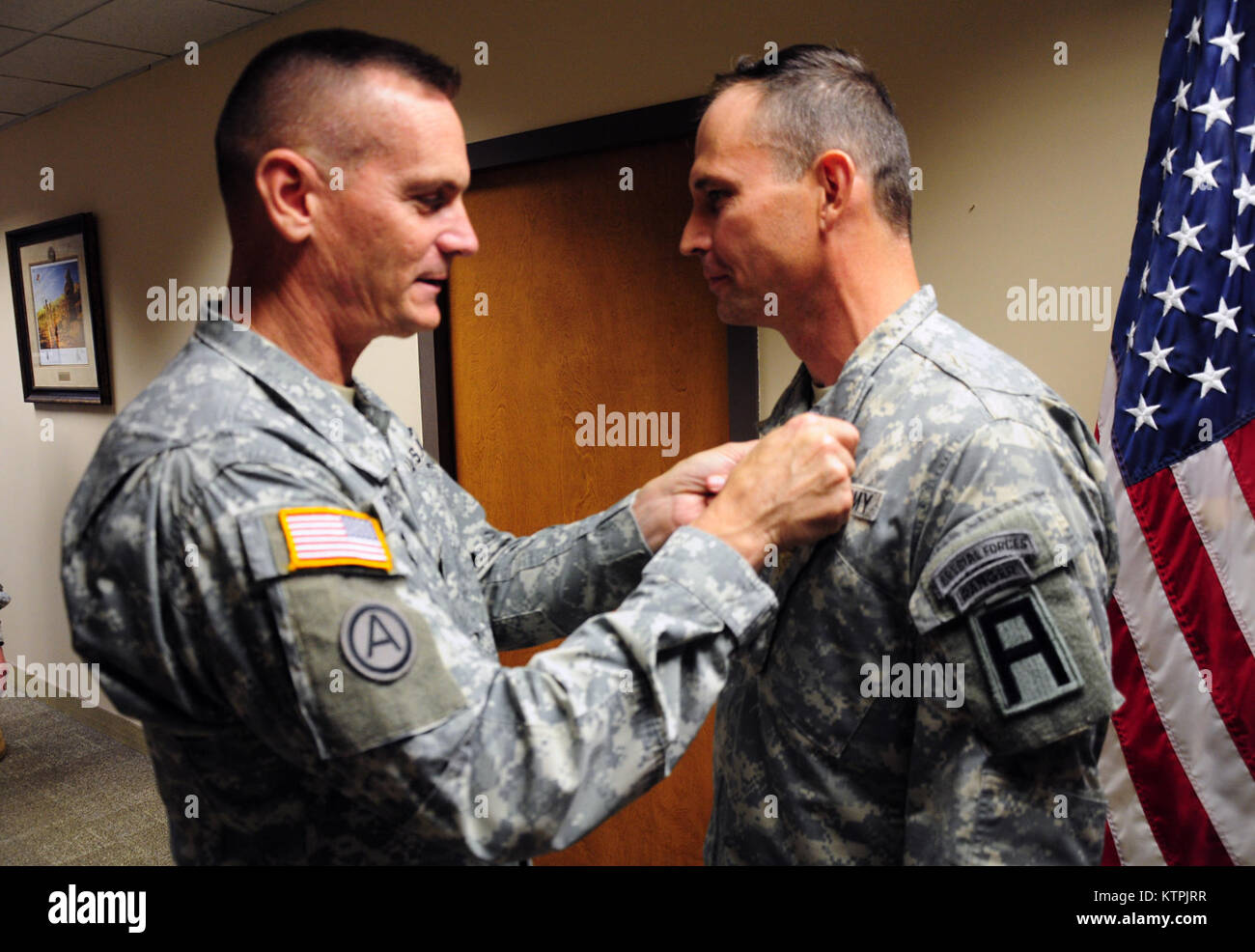 Maj. Gen. Patrick Murphy presents the Meritorious Service Medal to Lt ...