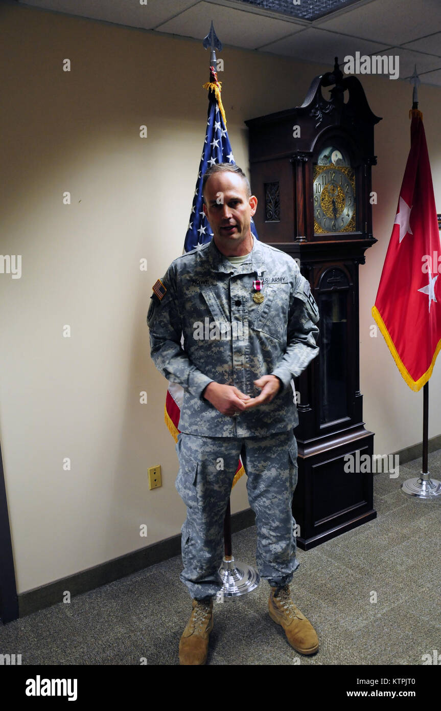 Maj. Gen. Patrick Murphy presents the Meritorious Service Medal to Lt ...