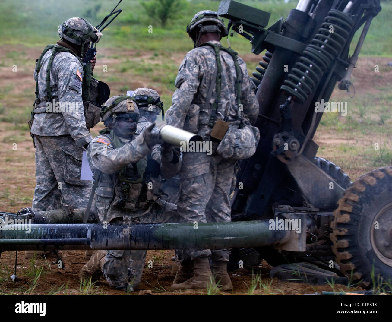 Cannon crewmembers hi-res stock photography and images - Alamy