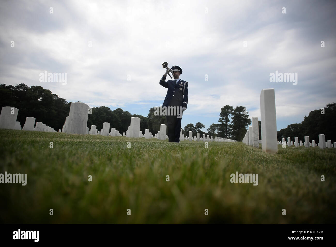 Calverton national cemetery hi-res stock photography and images - Alamy