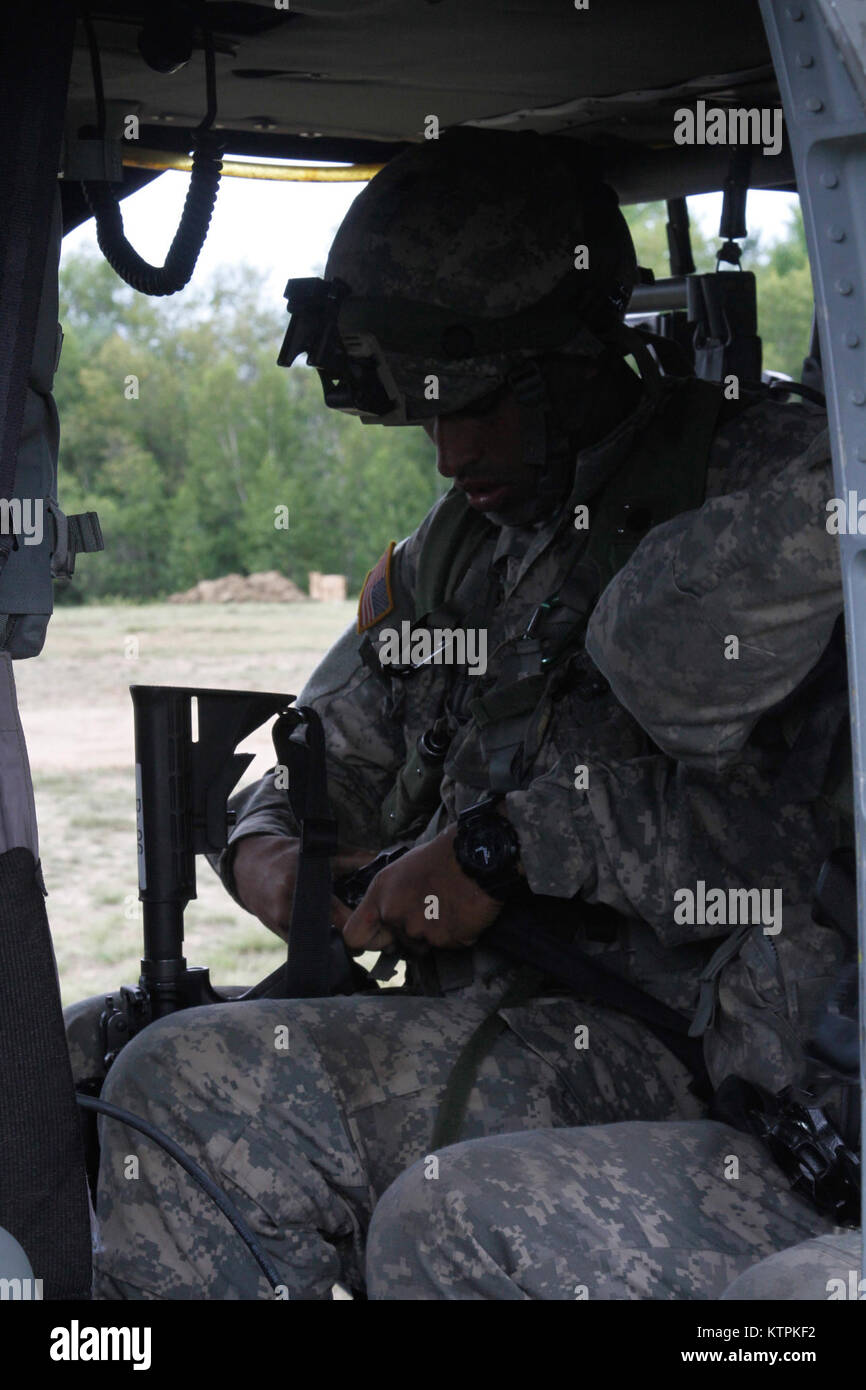 Soldiers of B Company, 3rd Battalion, 142nd Assault Helicopter ...