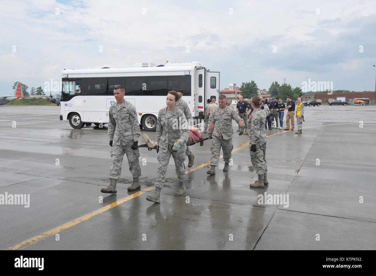 Members of the 139th Aeromedical Evacuation Squadron of the New York ...