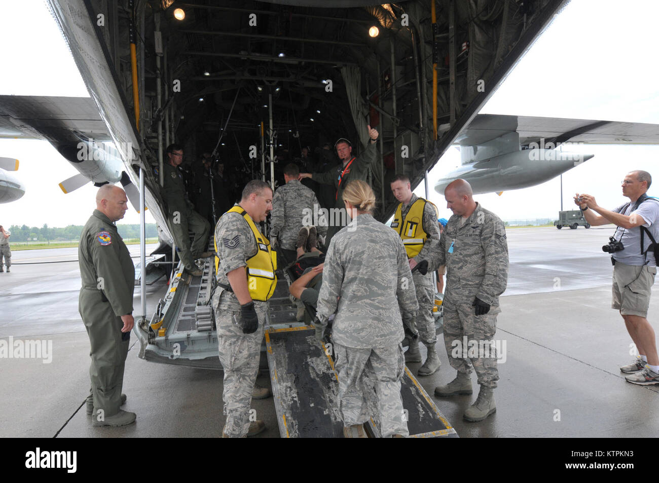 Members of the 139th Aeromedical Evacuation Squadron of the New York ...