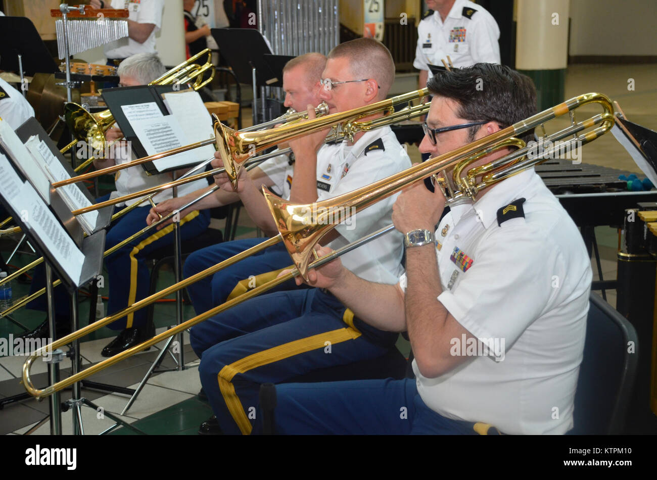 HICKSVILLE, NY - The New York Army National Guard’s 42nd Infantry ...