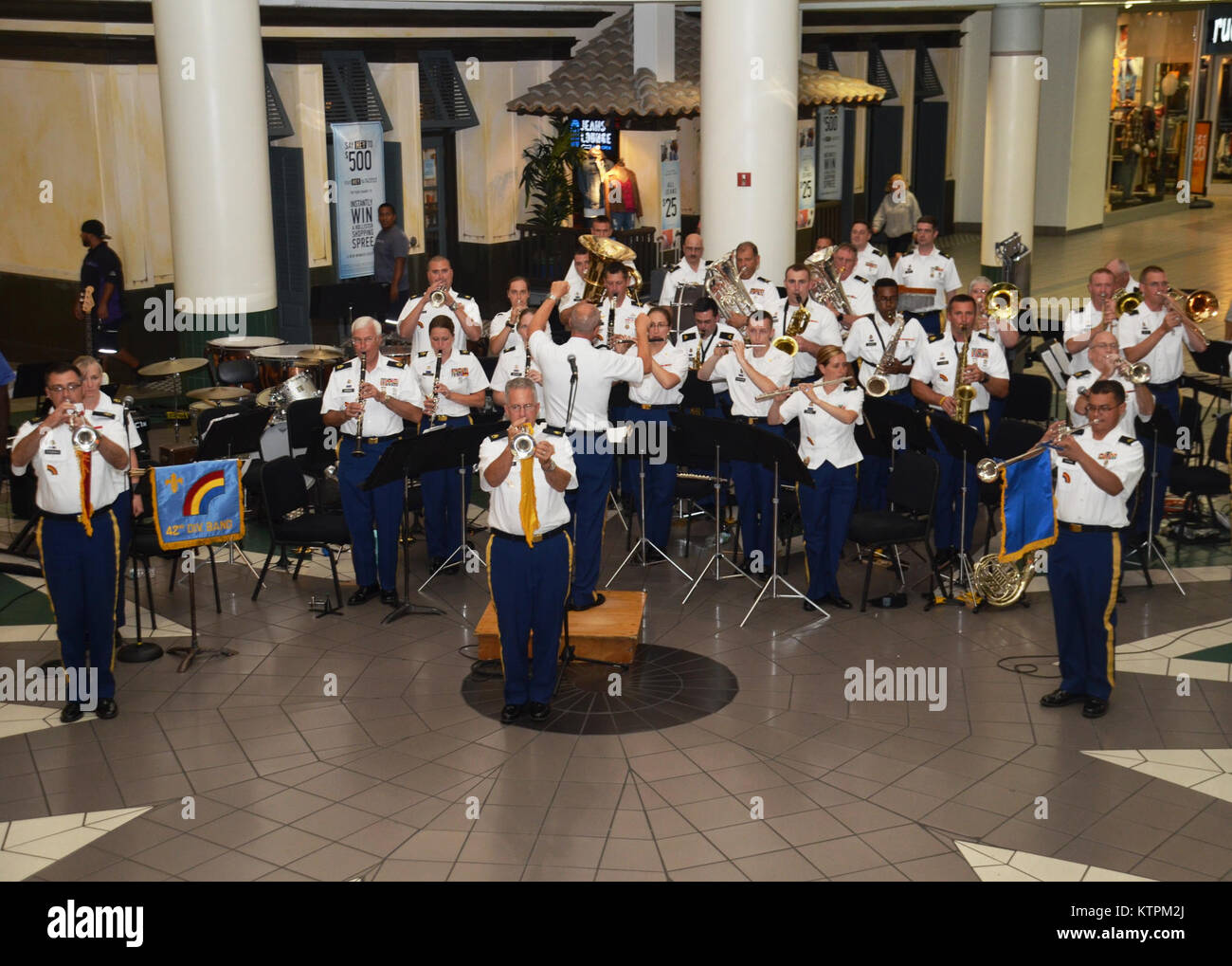 HICKSVILLE, NY - The New York Army National Guard’s 42nd Infantry ...