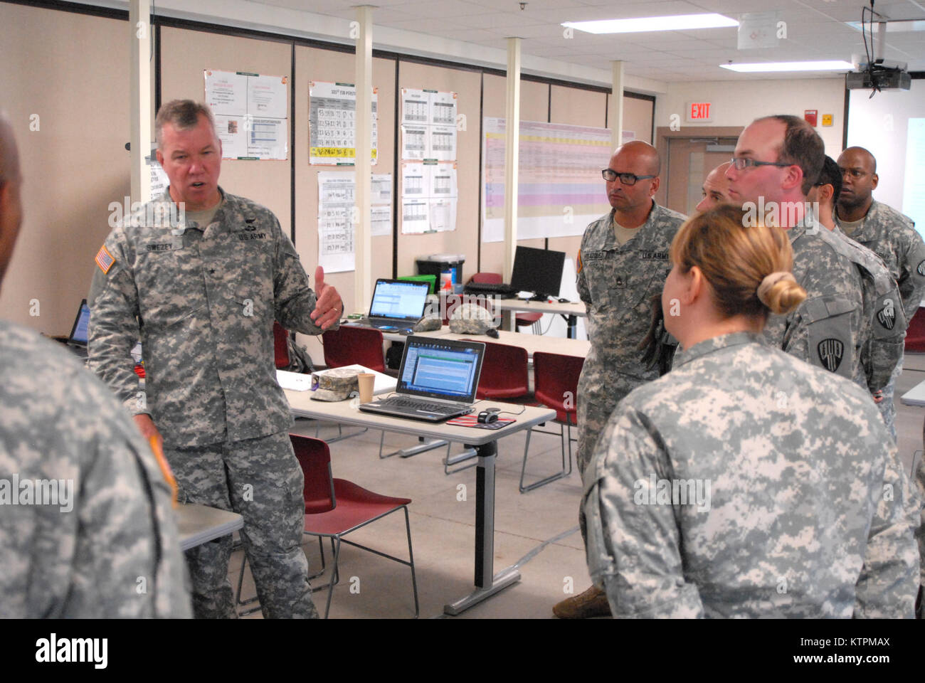 U.S. Army National Guard personnel daily duties and life. Working ...