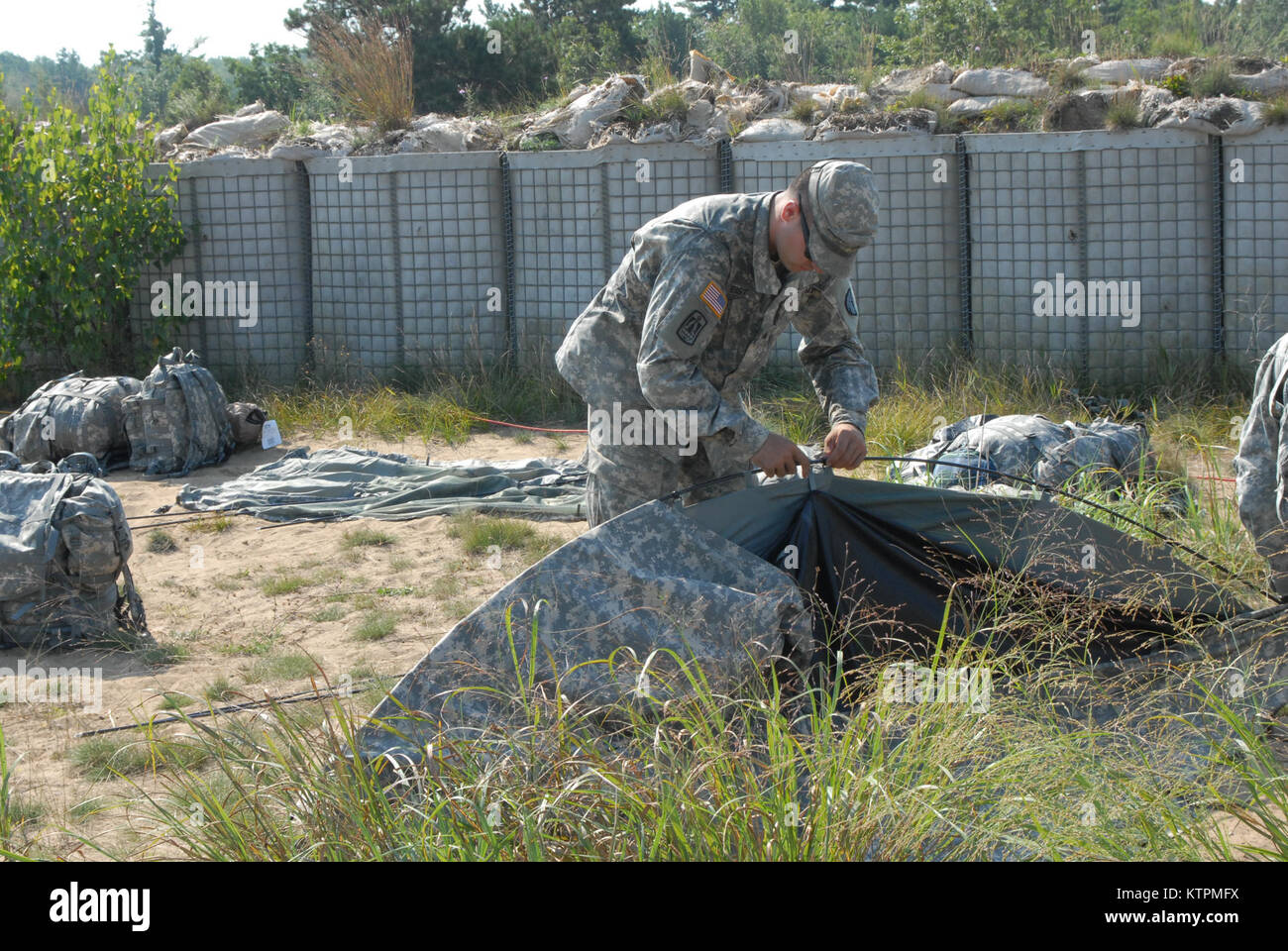 U.S. Army National Guard personnel daily duties and life. Working ...