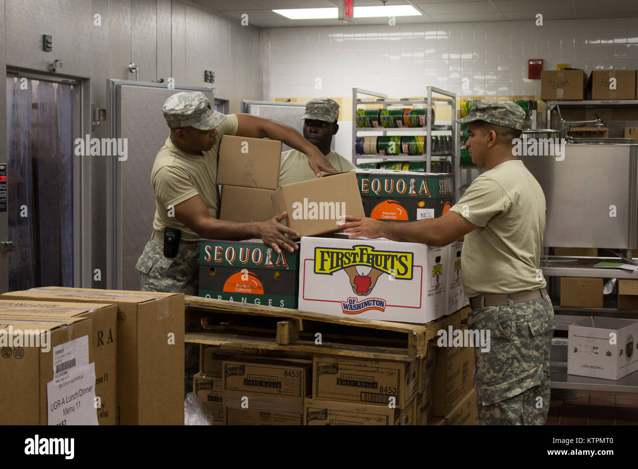 U.S. Army National Guard personnel daily duties and life. Working ...