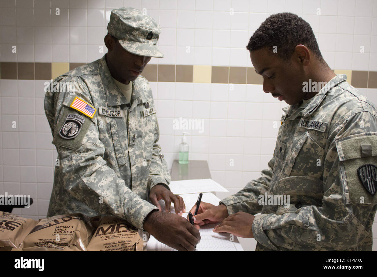 U.S. Army National Guard personnel daily duties and life. Working ...
